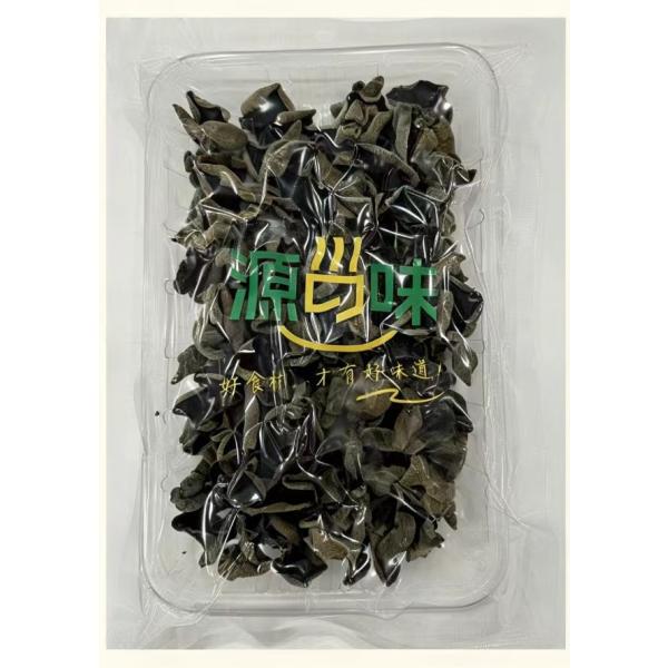 【乾燥黒きくらげ 50g】本場の中華料理のような「ぷりぷり＆コリコリ」食感！日々の健康づくりに嬉しい食物繊維や鉄分が豊富な乾燥黒きくらげです。■ 商品の特長・肉厚食感：水で戻すとしっかり膨らみ、抜群の歯ごたえ！・栄養豊富：毎日のスッキリ＆鉄...