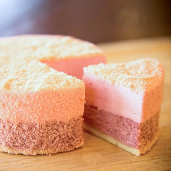 商品名：いちごのダブルフロマージュ内容量：4号（直径約12cm）原材料：クリームチーズ（国産）、生クリーム、グラニュー糖、鶏卵、バター、コーンスターチ、いちご、ゼラチン、ストロベリーパウダー、ストロベリー濃縮果汁、着色料（ラック）、エタノー...