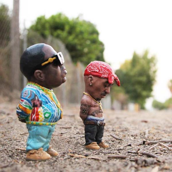 黒人とちょい悪オヤジの置物妙に味のある雰囲気を持った二人ALL EYEZ ON ME■素材：合成樹脂■重量：90g/100g■サイズ： タイプＡ：4cm×4cm×10cm タイプＢ：3.5cm×4cm×10cm タイプＣ：3.5cm×4cm...