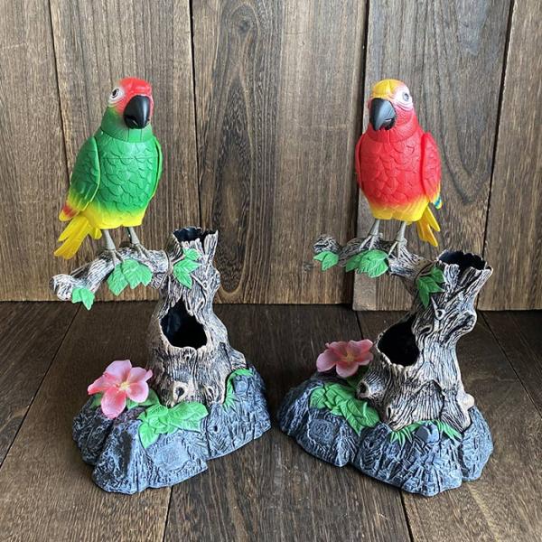 ものまねをするかわいい癒しのオウムのおもちゃです。話しかけると、2回ものまねをします。くちばしや首、羽根がピコピコ動いてめちゃくちゃかわいいです。電池式ですので、いろいろな場所に置けます。日本語の取扱説明書付きです。※取り付けの際、鳥の向き...