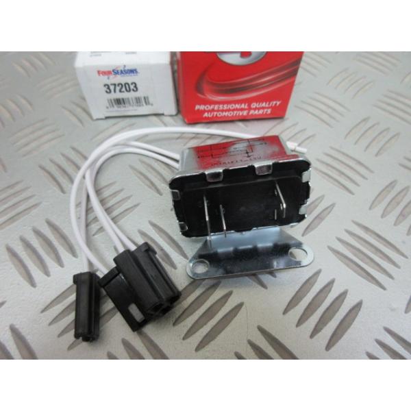 ☆取引詳細内容、休日等、ヤフーショッピングお知らせをご覧ください！ 必須！8.1961-1981 シボレー旧車 インパラ カマロ コルベット　ブロワーモーターリレー NEW　SMP製 Cut-Out Relay; 4 Term．コネクター付...