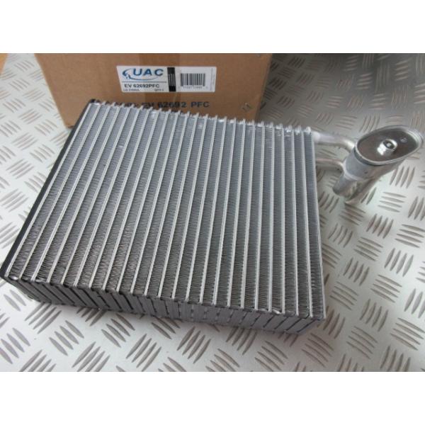 ☆取引詳細内容、休日等、ヤフーショッピングお知らせをご覧ください！ 必須！EV62692 1997-2004 C5コルベット エバポレーター NEW　エアコンエバポレーター！ UAC EV62692PFC A/C Evaporator Co...