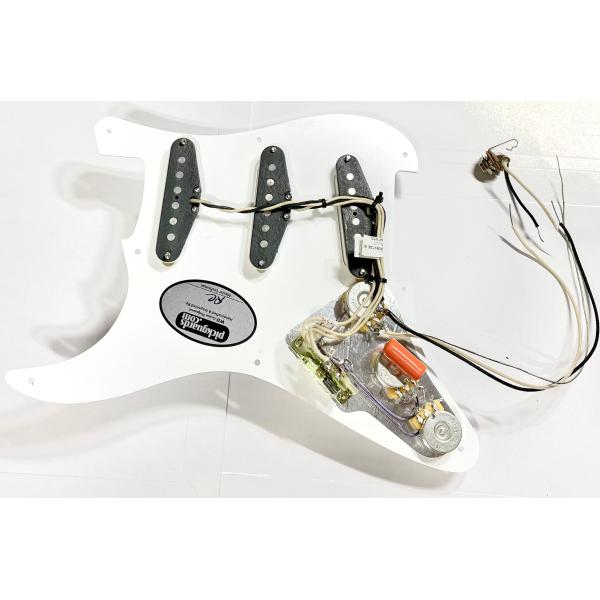 GENZO VINTAGE GUITARS 特製　ストラトキットV-HOT仕様■取付方法は、出来上がっているセット本体とアウトプットジャックを圧着スリーブに連結し、ペンチなどの工具で締めるだけ、あとは、トレモロブロックへアース線をはわすだけ...