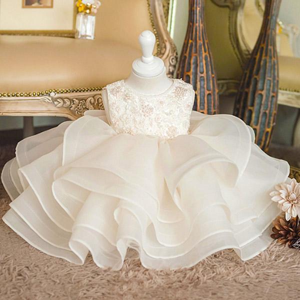 素敵な女の子のドレススカート部分は6重で存在感際立つデザインですパールデザインとふんわり感が高級感が十分に溢れる上品な仕上がり。結婚式 発表会 ピアノ発表会にも。送料無料でお届けしますサイズは80・90・100・110・ 120 ・130・...