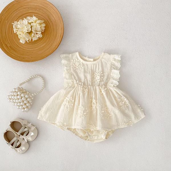 このベビードレスは、赤ちゃんの特別な日を華やかに彩るためにデザインされています。もちろん普段使いでも可愛いですコットン素材を使用し、肌に優しく快適な着心地を提供します。シンプルでありながらおしゃれなデザインは、結婚式やお宮参り、百日祝いなど...