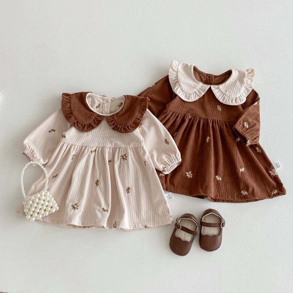 柔らかいコーデュロイ素材で仕立てた、秋冬にぴったりのベビーワンピースです。丸襟のフリルと繊細な花刺繍が上品で、特別なお出かけや記念撮影にもおすすめ。ふんわり広がるAラインシルエットで動きやすく、保育園やお呼ばれにも◎ナチュラルカラーで姉妹リ...