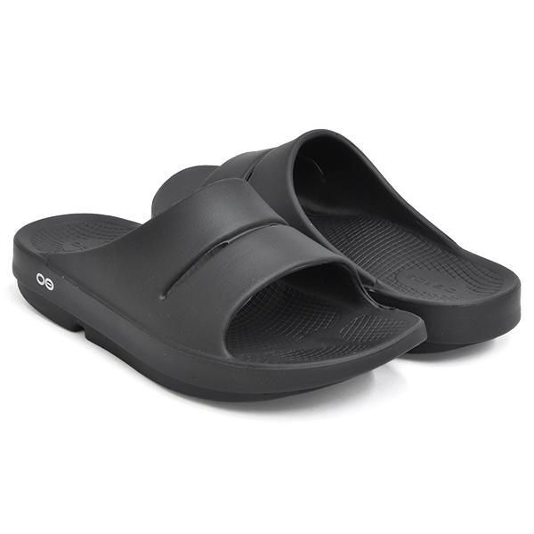 【2026 SS 再入荷】※サイズ表は公式サイト通りに記載しており、実寸サイズは記載より小さいため、一般的なスニーカーの通常サイズより1cm大きいサイズをおすすめしております。※こちらの商品は透明の袋にパッケージされ、フック(プラスチック又...