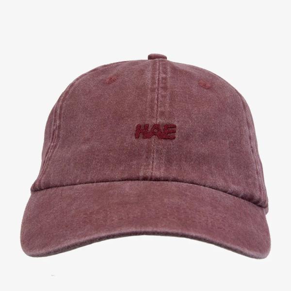 Second Line Cap は、スイスにて、熟練の職人の手により一点ずつ丁寧に仕立てられたキャップです。後部には、実際に登山で使用されたクライミングロープをアップサイクルし、Seilverschluss（ザイル留め具）として採用。それぞ...