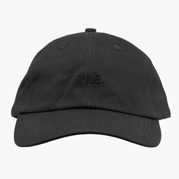 Second Line Cap は、スイスにて、熟練の職人の手により一点ずつ丁寧に仕立てられたキャップです。後部には、実際に登山で使用されたクライミングロープをアップサイクルし、Seilverschluss（ザイル留め具）として採用。それぞ...