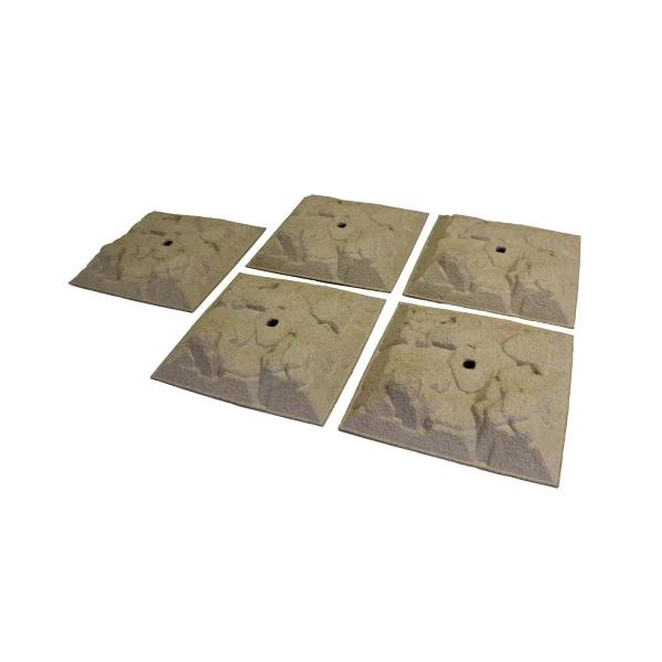 5枚の480 x 480 x 103mmの地形のセット。4枚を正方形に並べその中央に5枚目を重ねることで960 x 960 x 156mmのコースが作成可能。各ピースを回転させることで幅広いバリエーションの地形を楽しめる。複数のセットを使用...