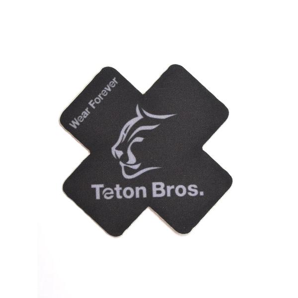 アメリカで様々なアウトドアブランドのリペアパッチをしている「Noso Patches」とコラボし、Teton Bros.のリペアパッチを作りました。防水かつ耐久性の高いナイロン製のパッチを使って、ウェアの破れや穴あきを短時間で簡単に補修でき...
