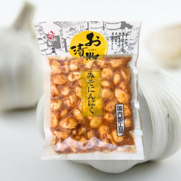 山梨の漬物メーカー・北杜食品の『みそにんにく』です！【商品紹介】■信州の甘口味噌とかつお節をたっぷり加えた、昔なつかしいみそ味のにんにく漬けです。■甘口仕立てで食べやすく、幅広い年齢層の方に人気の商品です。■気になる匂いを大幅に取り除き、食...