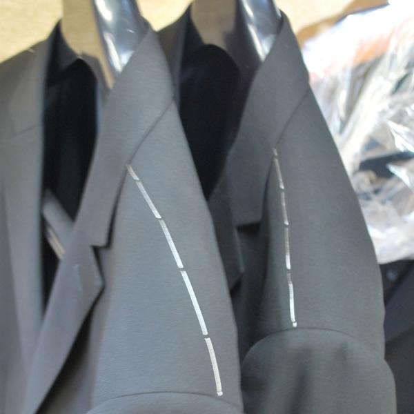 Men'sジャケット&amp;パンツ 〇肩や袖にあるしつけ糸やブランド織ネームを外して即着用できます。R227 当店で購入した商品のお直しお直し後の返品交換はできないことをご了承いただけますか？了承できないを選択された場合はこのお直しをキャ...