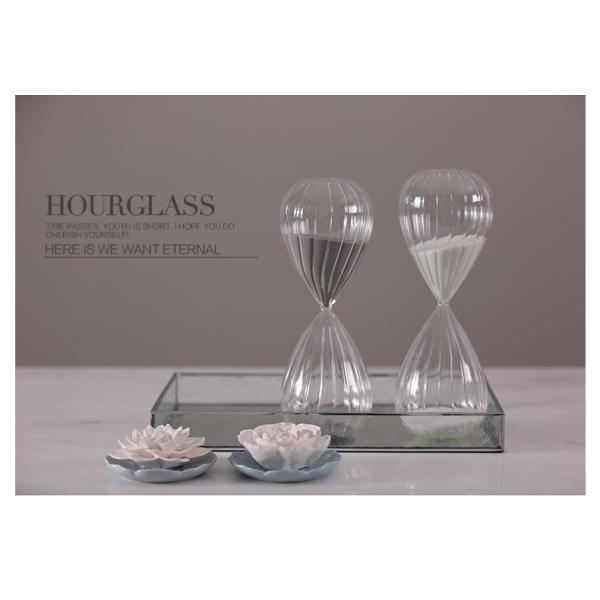 サイズ： 30cm×10cm×10cm（H×W×D）材質　： ガラス+砂時間　： 約60分生産国： 中国※正確な時間を計測する製品ではありません。【ご注意事項】■サイズおよび重量につきましては、生産時期や個体差により誤差がある場合がございま...