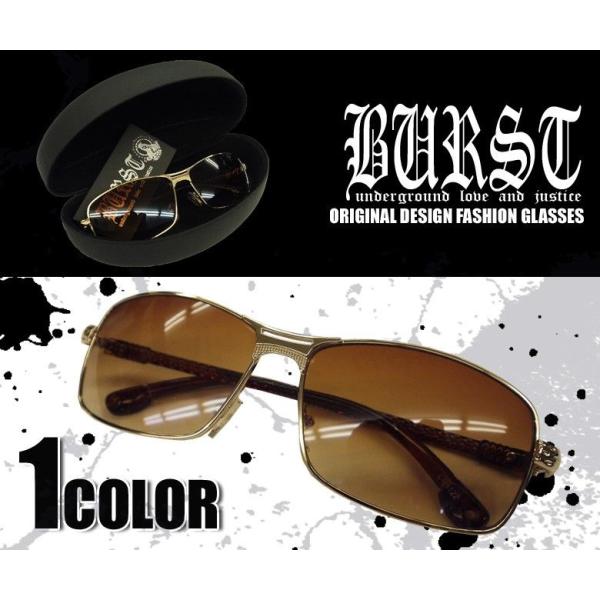 【BURST】から新作サングラスの登場です!!ブリッジにメタリック素材を採用したスクウェアサングラスになります。知的な印象を演出するスクウェア調のレンズがクール＆ワイルドな印象に。耳かけの部分には穴が開いているので、ヒモなどを通して首にかけ...