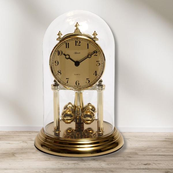 ●サイズ：φ１５０ｘ２３０ｍｍ　●素材：メタルベース、ガラス製ドーム、プラスチック　●機能：クオーツ、単三乾電池1個付、　●重量：本体４８０ｇ　●原産国：ドイツ製