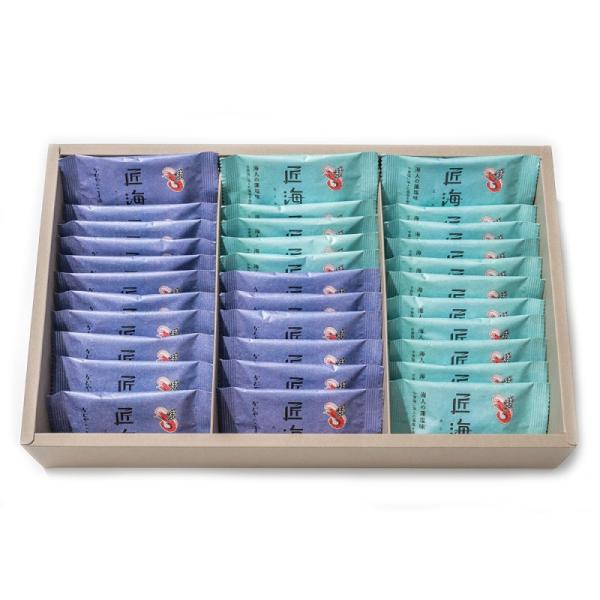 瀬戸内海産の天然エビと瀬戸内で作られた海人の藻塩を使用し、丁寧に作られたこだわりのかっぱえびせんです。「海人の藻塩味」と、焼き上げた後に仕上げに掛ける油に「かどやのごま油」を使用した、エビとごま油の香ばしい香りが口いっぱいに広がる「藻塩とか...