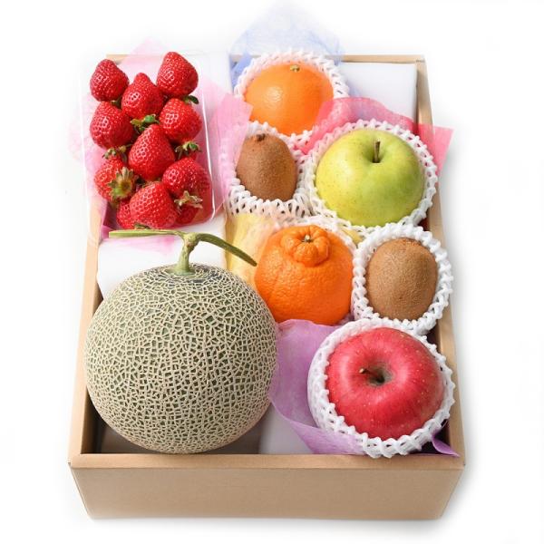 青果市場に40年以上通い続けるプロが、旬のフルーツを厳選してお届けします。何が届くか、その楽しみも詰合せて。※詰合せ内容はご指定できません。※写真は一例です。天候・収穫量によって内容が異なる場合があります。※詰合せ内容によって箱サイズが変更...