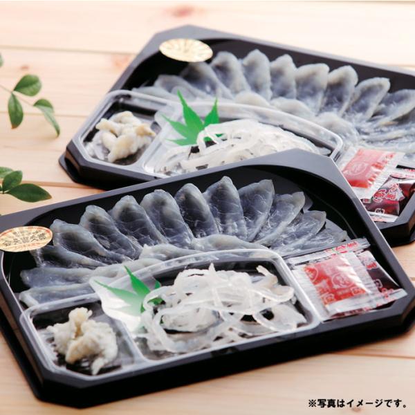 内容／（とらふぐ刺身30ｇ、とらふぐ皮10ｇ、とらふぐボイル身2ケ、刺身ぽん酢10ｇ、もみじおろし2ｇ　）×2皿※第28回全国加工品総合品質審査会　会長賞受賞商品シール付き箱サイズ／320×230×100mm　発泡スチロール重量／400g以...