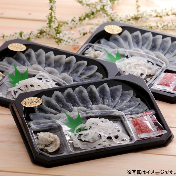 内容／（とらふぐ刺身35ｇ、とらふぐボイル身2個、とらふぐ皮10ｇ、刺身ぽん酢10ｇ、もみじおろし2ｇ）×3皿※第28回全国加工品総合品質審査会　会長賞受賞商品シール付き箱サイズ／320×230×200mm　発泡スチロール重量／600g以内...