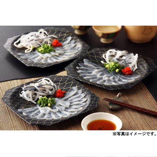 内容／(とらふぐ刺身25ｇ、とらふぐ皮10ｇぽん酢10ｇ、もみじおろし2ｇ、ねぎ2ｇ)×3皿箱サイズ／320×230×100mm　発泡スチロール重量／600g以内アレルゲン／大豆・小麦賞味期限／冷凍30日【配送方法】　クール便(冷凍)