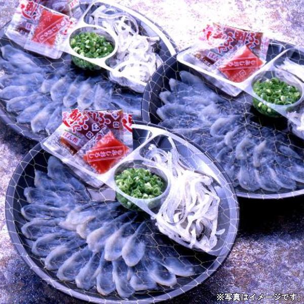 内容／(とらふぐ刺身40ｇ、とらふぐ皮20ｇぽん酢10ｇ、もみじおろし2ｇ、ねぎ2ｇ)×3皿箱サイズ／270×270×130mm　発泡スチロール重量／800g以内アレルゲン／大豆・小麦賞味期限／冷凍30日【配送方法】　クール便(冷凍)