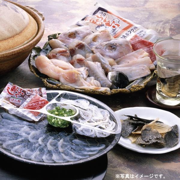 内容／とらふぐ刺身40ｇ、とらふぐ皮20ｇ、ぽん酢10ｇ、もみじおろし2ｇ、ねぎ2ｇ、とらふぐ切身350ｇ、とらふぐひれ5ｇ、鍋つゆ60ｇ、、ポン酢80ｍｌ、もみじおろし16ｇ箱サイズ／270×270×130mm　発泡スチロール重量／200...