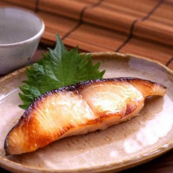 内容／銀鱈西京漬　７０ｇ×８切箱サイズ／196×371×30mm　化粧箱入重量／950g賞味期限／出荷日より60日間【配送方法】　クール便(冷凍)