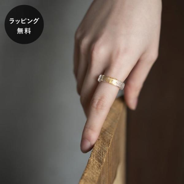 氷のようなクールさ、金箔の華やかさ、ガラスの無垢な透明感と3つの表情を持つリング。気分に合わせてお好きな表情をお愉しみいただけます。金箔を施したガラスのアクセサリーHaku series。金箔は、金沢にて職人がひとつひとつ手づくりでガラスに...
