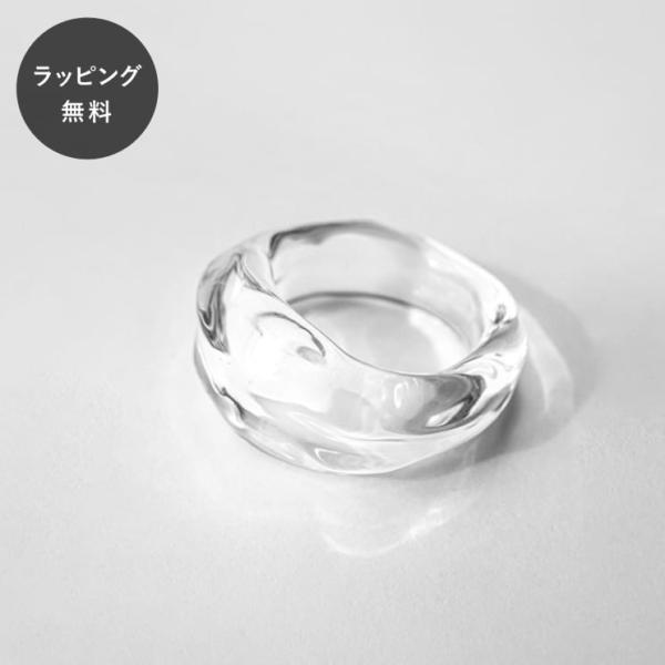 水が清らかに澄み、流れる様子をかたちにしました。波打つようなディテールが光のラインをつくり、手元を華やかに彩ります。指輪 リング おしゃれ レディース 40代 30代 20代 50代 60代 シンプル さりげない 高級感 かわいい 大人 雑...