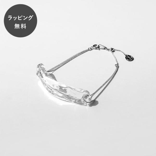 水が清らかに澄み、流れる様子をかたちにしました。波打つようなディテールが光のラインをつくり、手元を華やかに彩ります。ブレスレット レディース 40代 30代 20代 50代 60代 シンプル 繊細 さりげない おしゃれ 高級感 かわいい 大...