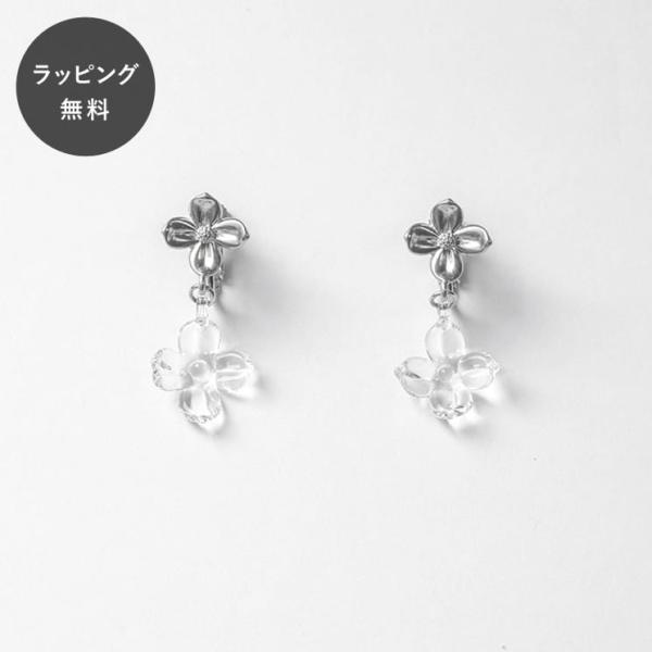 錫の花とガラスの花。様々な花が折り重なりできる花束が、祝福するかのように耳元に寄り添います。イヤリング おしゃれ レディース 40代 30代 20代 50代 60代 シンプル さりげない 高級感 かわいい 大人 雑貨 商品 お洒落 日本製 ...