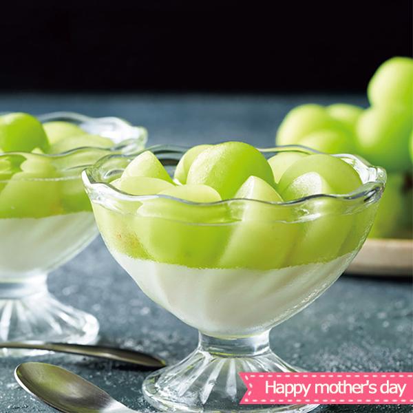 【商品内容】●冷凍シャインマスカット(山形県産) 1房(400g) (秀品) ※解凍後は早めにお召し上がりください●原産国：日本●化粧箱入●箱サイズ：16×23.5×14.5cm●箱重量：500g●宅配温度区分：冷凍●賞味期限：(製造より)...