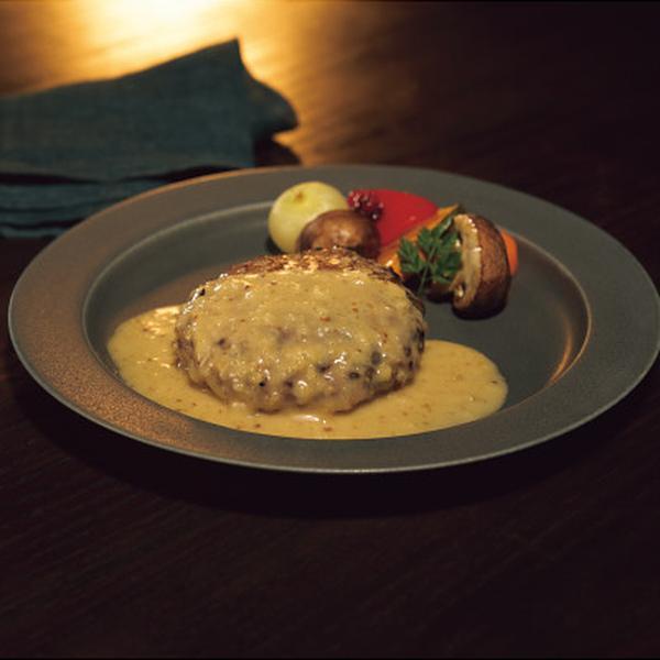 【商品内容】●ホワイトマスタードソースのハンバーグ(牛肉使用)160g×5●アレルゲン：卵 乳 小麦 牛肉 大豆 ゼラチン●ボール箱入●箱サイズ：27.5×18.3×9cm●箱重量：940g●宅配温度区分：冷凍●賞味期限：(製造より)約18...
