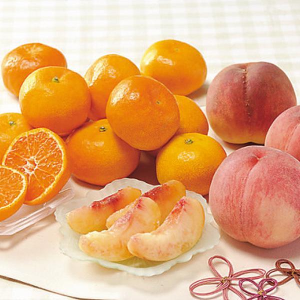 【商品内容】●ハウスみかん(佐賀県産)12〜15玉(1kg)、桃(山梨県または長野県産)2玉(総重量500g)●アレルゲン： もも●化粧箱入●箱サイズ：26×23×19cm●箱重量：2.5kg●宅配温度区分：冷蔵●JAN 242349500...