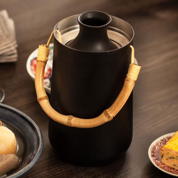 湯せん式ならではの本格的な味わいをご自宅で手軽に楽しめる新しい酒燗器。徳利の容量：0.33L
