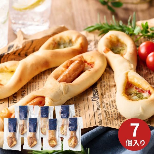 オペラグラスをモチーフに片手で持って食べられるピザに仕上げました。粗挽きソーセージが1本入ったオペラドッグに、トマトソースとバジルペースト、チーズをのせたマルゲリータ、4種のチーズをのせたクワトロフォルマッジの3種セット。レンジで温めても食...