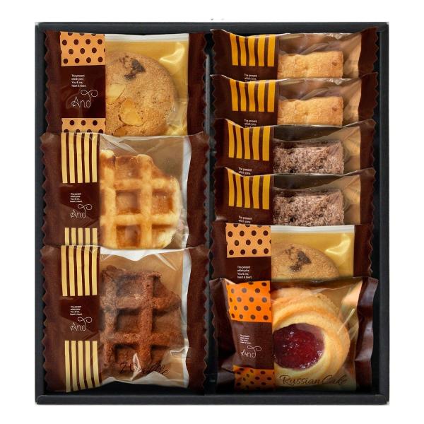 ブルーベリージャムをトッピングした甘酸っぱいロシアケーキ、食感にアクセントをつけた、程よい甘さのプレーンワッフル、やわらかな生地に、カリカリとした食感がアクセントのチョコレート風味のチョコワッフル、パイ、クッキーなどを詰め合わせたこだわりの...