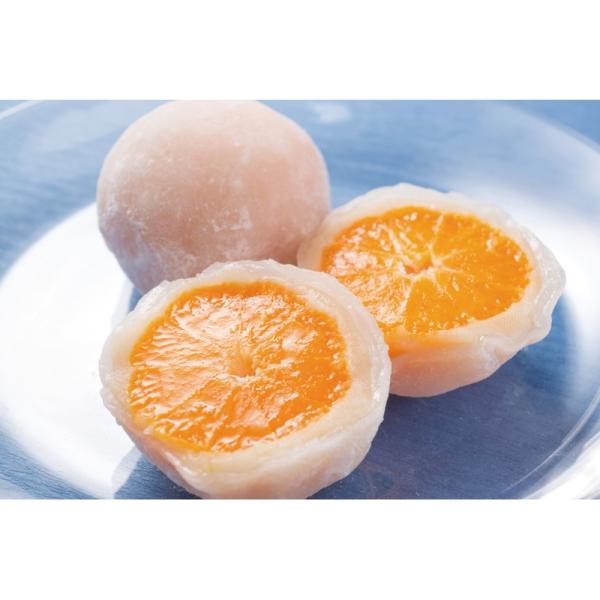みかんを1個まるごと、ふわふわなお餅に包み込みました。上質なみかんをまるごとお楽しみ戴ける逸品です。みかんをほんの少しの手亡豆の白餡で包みこみ酸味がまろやかに。お子様から通なお客様までお楽しみ戴ける商品となっております。商品名/新杵堂 まる...