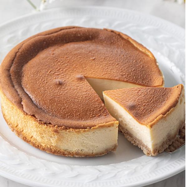 ナチュラルチーズをたっぷりと使用した濃厚なベイクドチーズケーキです。商品名/乳蔵 ベイクドチーズケーキ 内容/ベイクドチーズケーキ(直径約12cm)×1賞味期間/冷凍3ヶ月アレルゲン/卵・乳・小麦品番/440264注意/沖縄・離島は配達不可...