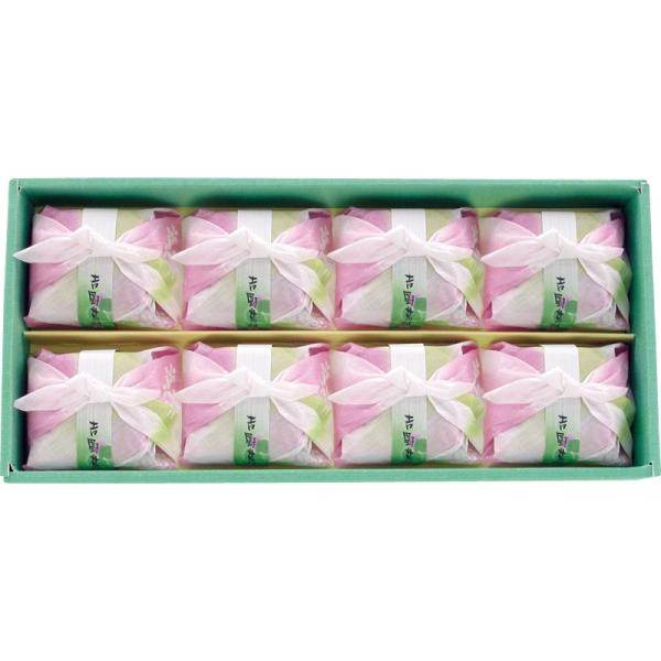 吉野山にある旧家で食べられて来た葛餅の味を菓子職人が再現。本葛を入れて練り上げた葛餅はプリプリの食感、艶コシ絶品です。濃厚な黒蜜、香ばしいきな粉と共に可愛らしい風呂敷に包みました。商品名/坂利製麺所 吉野の葛餅(風呂敷包み) 内容/葛餅(5...