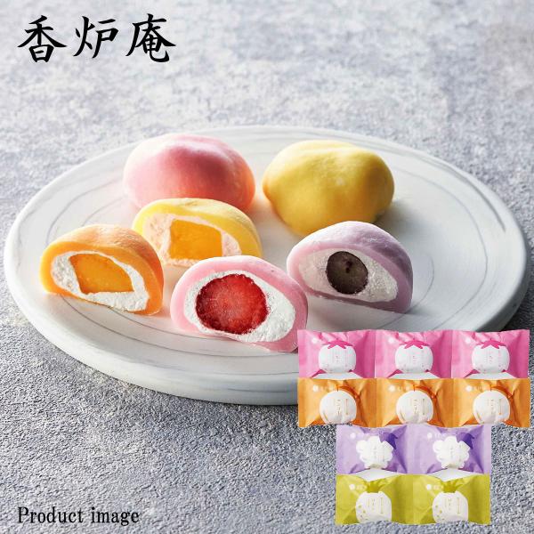 和菓子本来の伝統と横浜の洋風をミックスした、みずみずしいフルーツの果肉とクリームを柔らかなお餅で閉じ込めたカラフルなフルーツ大福です。冷蔵庫で1.5〜2時間を目安に半解凍状態でお召し上がりください。●いちご×3●マンゴー×3●ぶどう×2●パ...