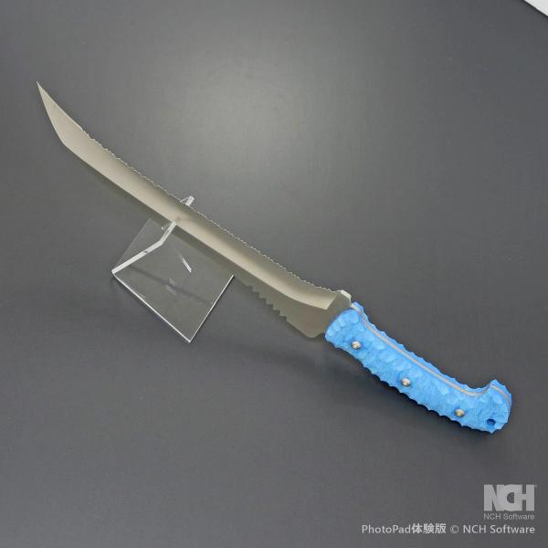 サビナイフ13 ツナ海は、釣ったマグロや大型魚を迅速かつ容易に、そして安全に処理できる活〆ナイフです。釣り人の手になじむハンドルと、錆びにくいローカーボンステンレス製刃を採用したこのナイフは、海上での作業をより効率的かつ安全に進めるための理...