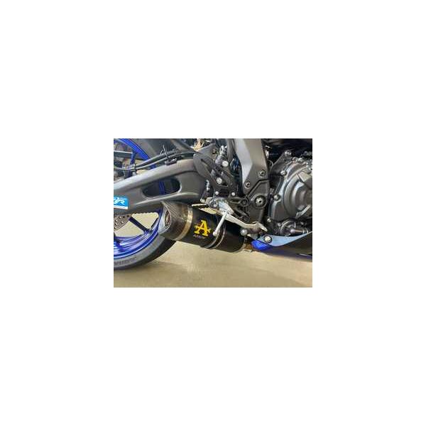 現在、僅かに国内在庫があります！メーカー:ARROW(アロー)適合車種:YAMAHA YZF-R7年式:2022年‐2025年式適合形式:8BL-RM39Jマフラータイプ:フルシステム Thunderサイレンサー:アルミダーク(カーボンエン...