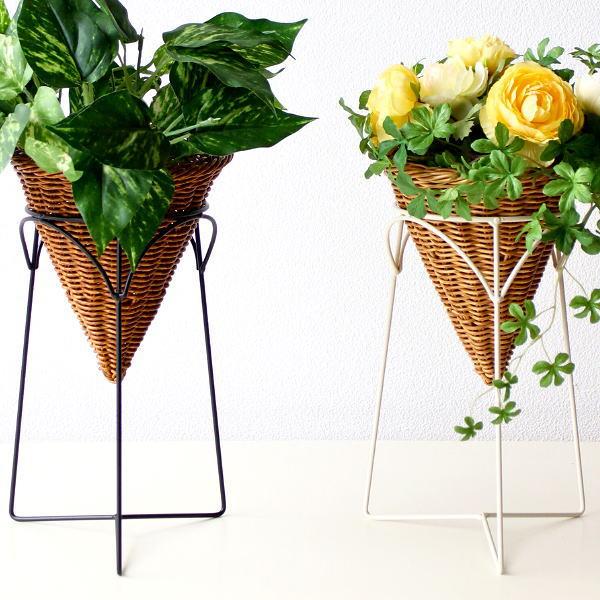 自然素材と見間違うほどリアルな作りのナチュラルな手編みのバスケットはしっかりとした編地のポリプロピレン製天然素材の見た目とポリプロピレンの丈夫さと扱いやすさ・・・双方のいいとこどりをした永く愛用できそうな魅力的なアイテムですアイアンスタンド...