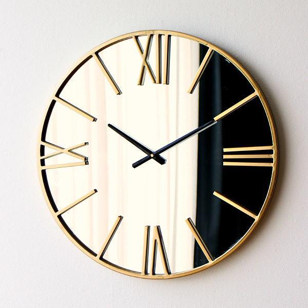 お部屋の主役になるような直径約60cmのミラークロックはミラーになった文字盤が辺りの景色を映し出しお部屋に奥行きと開放感や明るさをプラス重さは約4kgとずっしりとした重厚感がありリビングや玄関に実用的なインテリアとして設置するだけで華やいだ...