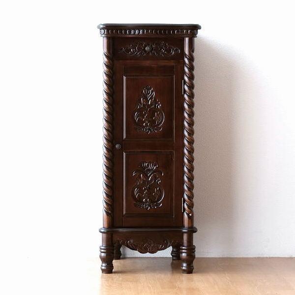 商品名 ： アンティークな扉のスリムキャビネット商品番号 ： diz3055全体サイズ(cm) ： 幅39×奥行35.5×高さ92.5天板サイズ ： 幅35〜39×奥行35.5引出内寸 ： 幅23×奥行23×深さ6.5　※ストッパー付き扉内...