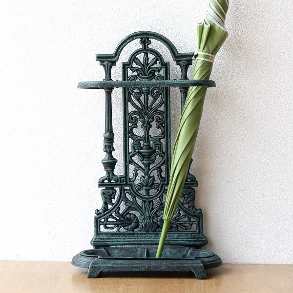 ずっしりと安定感のあるアイアン鋳物の傘たてですキャストアイアンと呼ばれるアイアン鋳物は鉄の合金を型に流し込んで成型する方法で仕上がりは素朴な風合いですコンパクトなサイズですがずっしりと重みがあるため少々の事では倒れません商品名 ： キャスト...