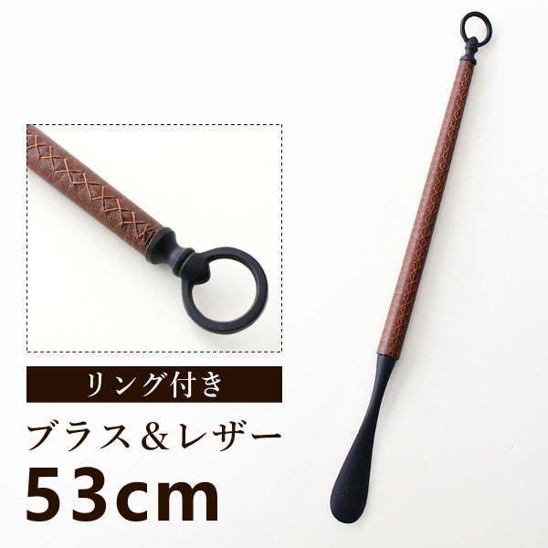 あえてローテクな生産方法と古人の知識の組み合わせを用い、代々受け継がれてきた道具のような色の深みや、美しい艶、そしてにじみ出てくる味をデザインした、愛着を持って使い続けられそうなちょっぴりこだわりのアイテムたちレザーを巻いたハンドルにブラス...