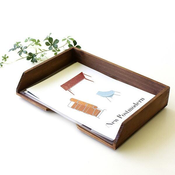 木の温もりあふれる素朴な古木風の優しい雰囲気の小物たちA4のクリアファイルが収まりキチンとスタッキング出来るペーパートレーです気付いたらいつもデスクが紙で散乱・・・”あれどこに置いたかな？”そんな悩みがスッキリ解決！プラスチック製の物がベー...